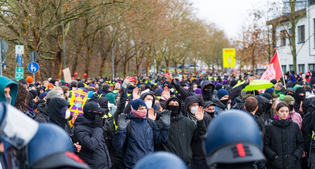 Polizei-Einsatz bei AfD-Demos: DJV Hessen sieht Pressefreiheit verletzt