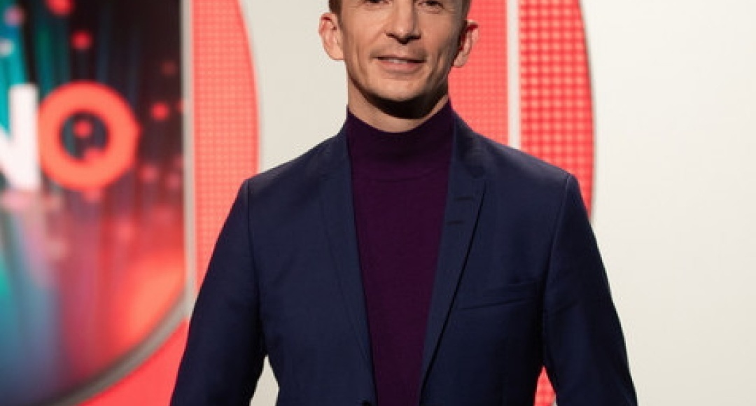 Eric Mayer moderiert das 3sat-Wissenschaftsmagazin Nano