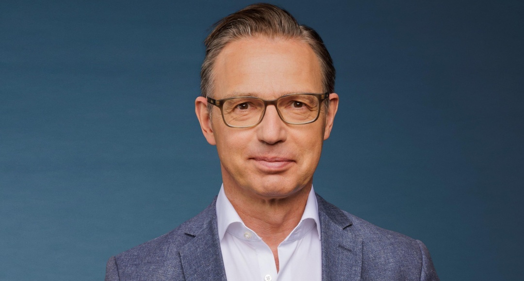 Mit sofortiger Wirkung: Sönke Reimers scheidet als CEO der dfv ...